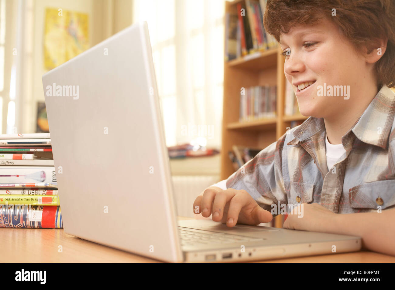 Youngster computer table hi-res stock photography and images - Alamy