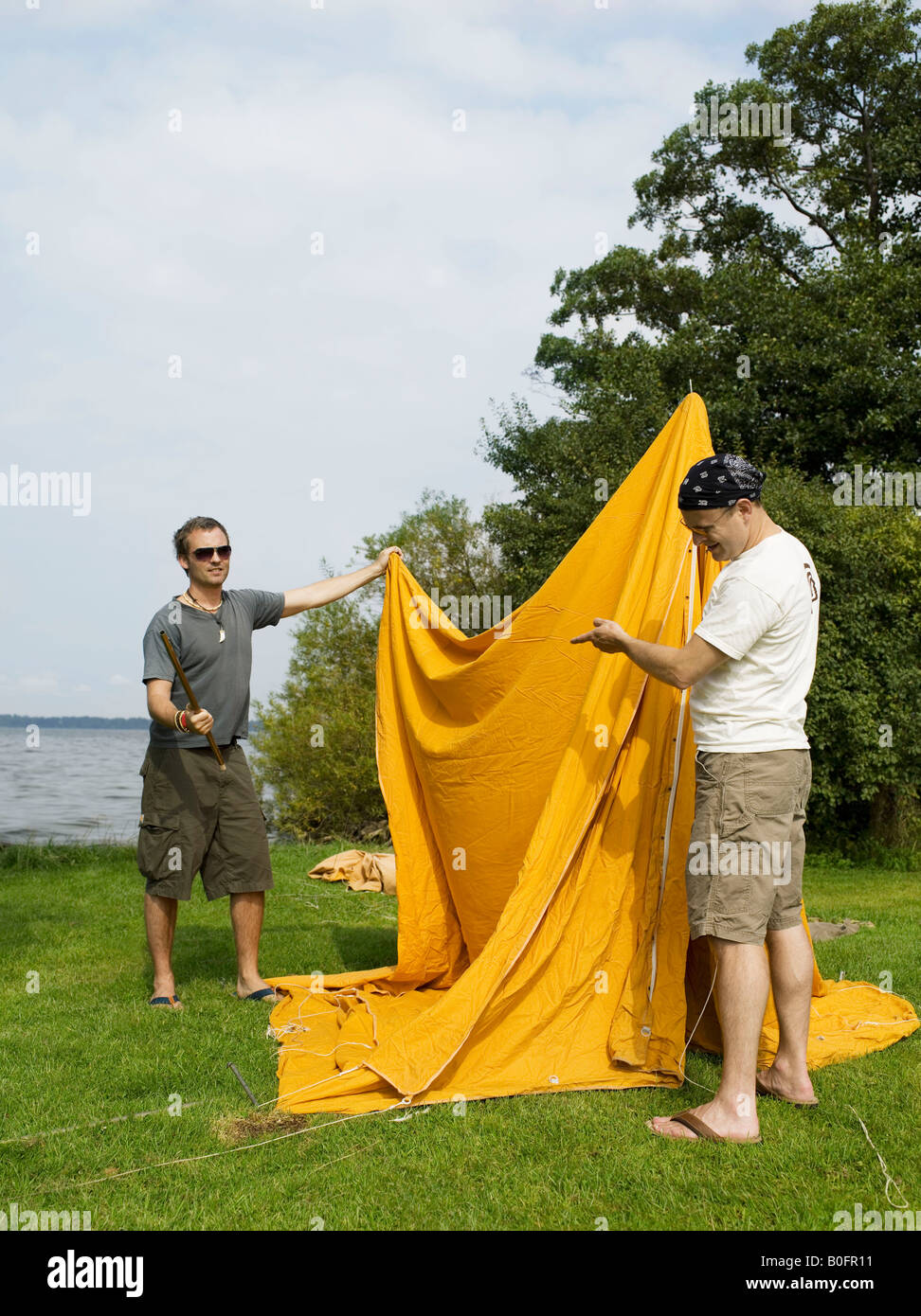 Setting issue hi-res stock photography and images - Alamy