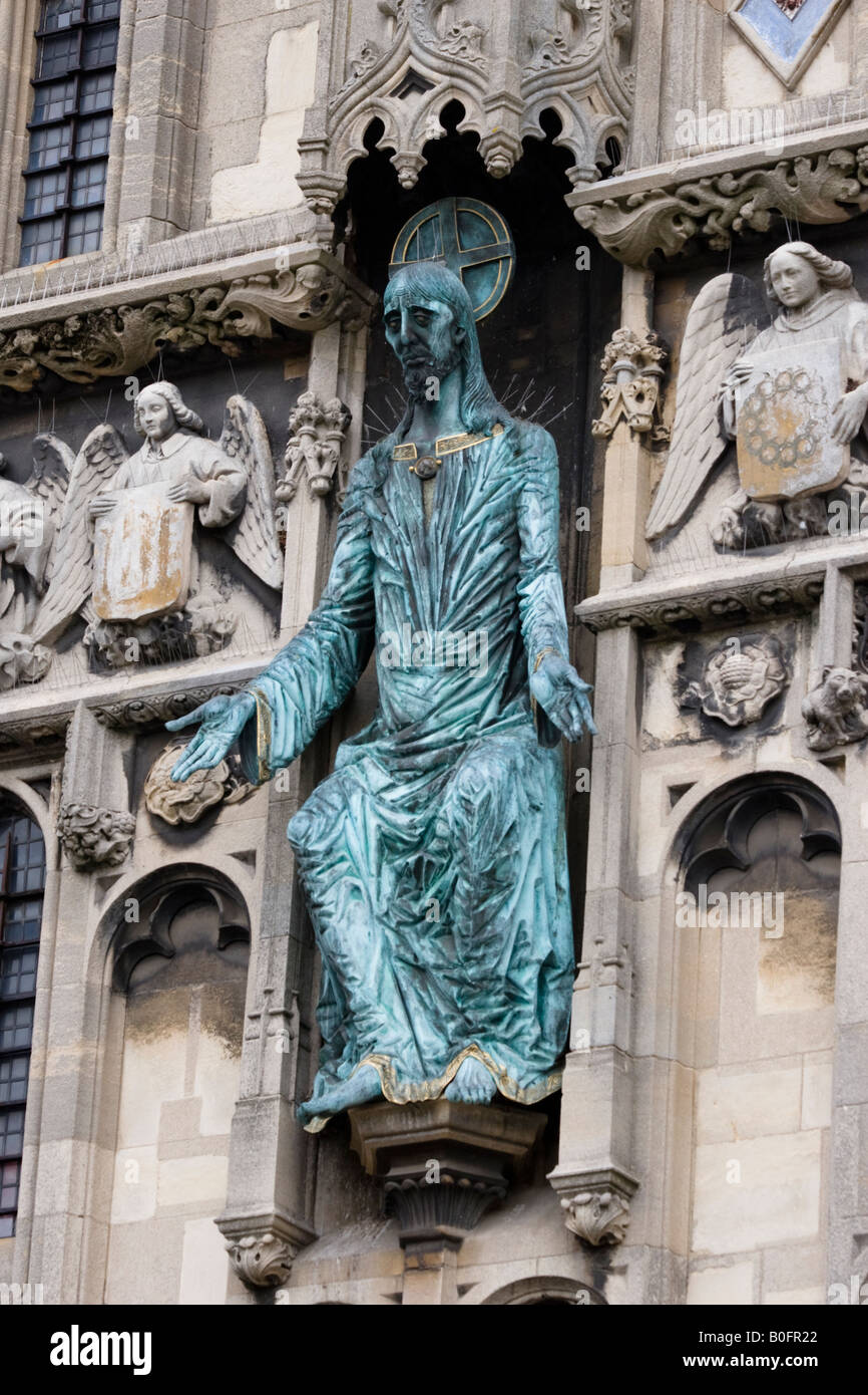 Statue above main entrance to Canterbury Cathedral Canterbury Kent ...