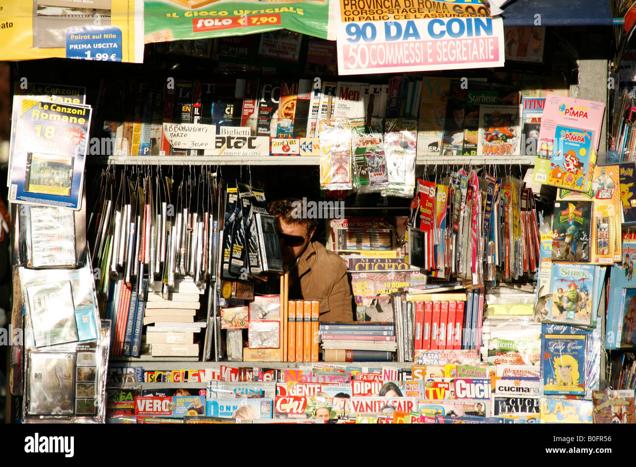 The sun newspaper news stand hi-res stock photography and images - Alamy