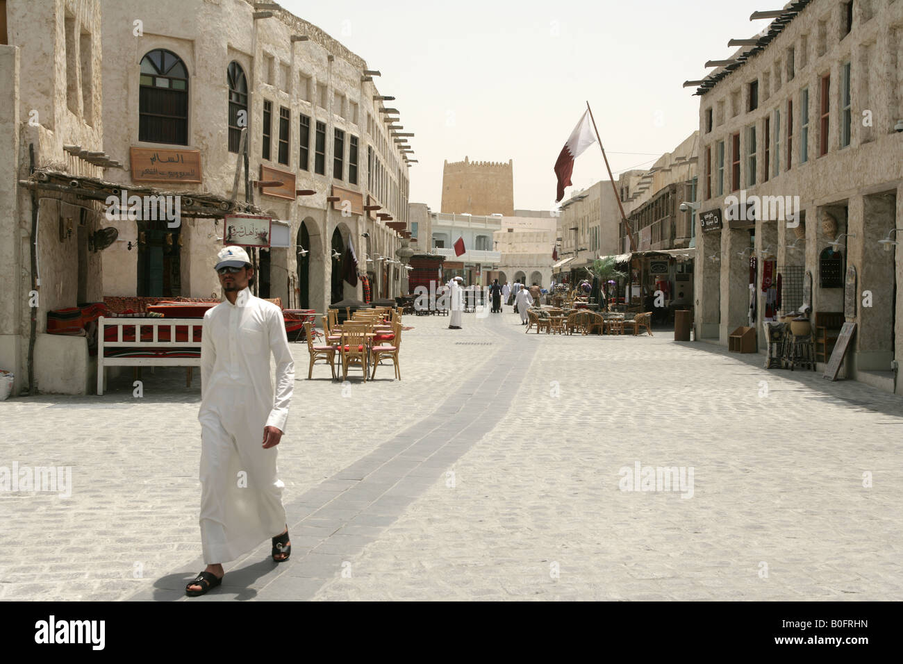 Qatari men in traditional dress hi-res stock photography and images - Alamy