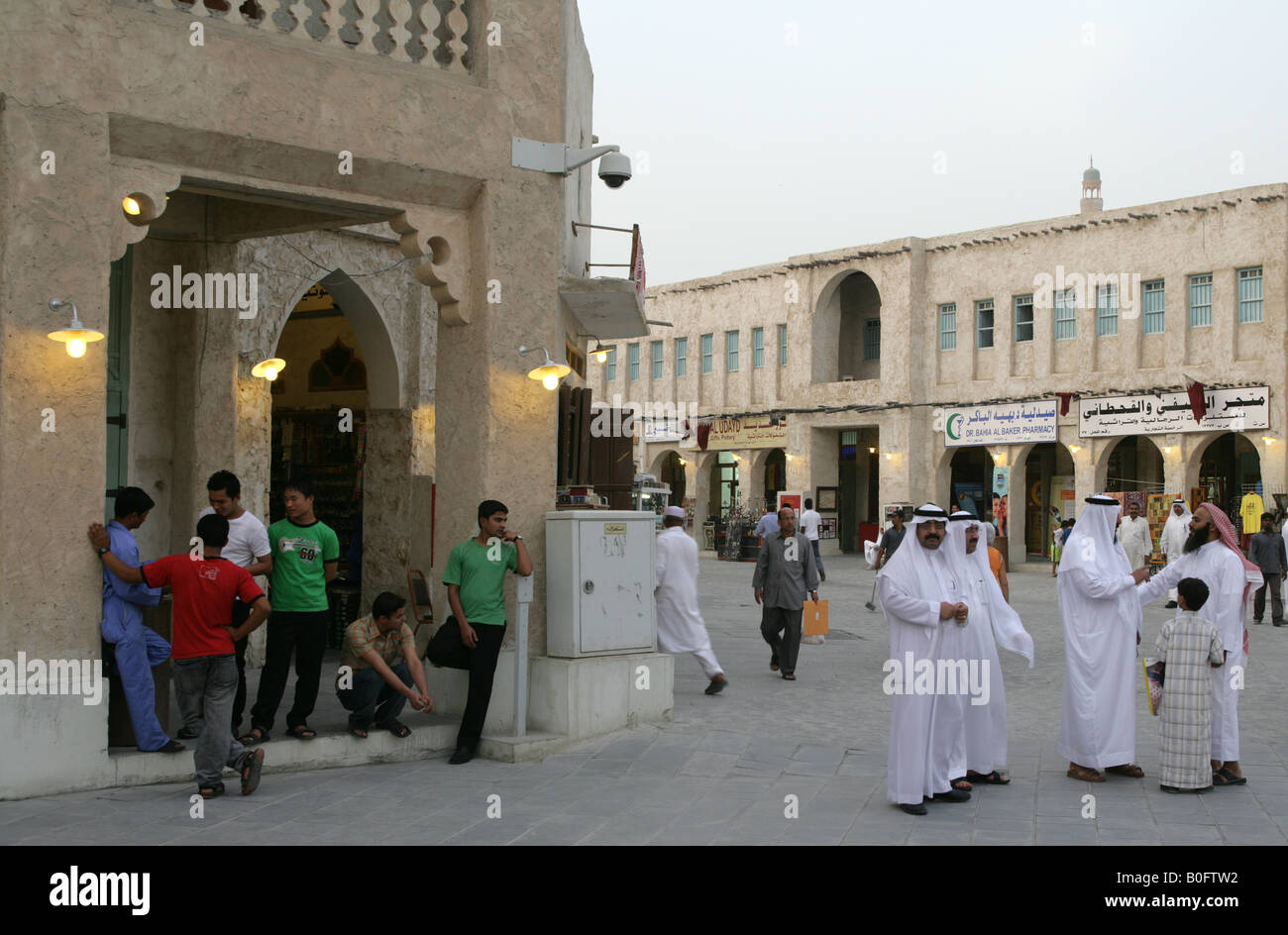 Qatar doha old qatari man hi-res stock photography and images - Alamy