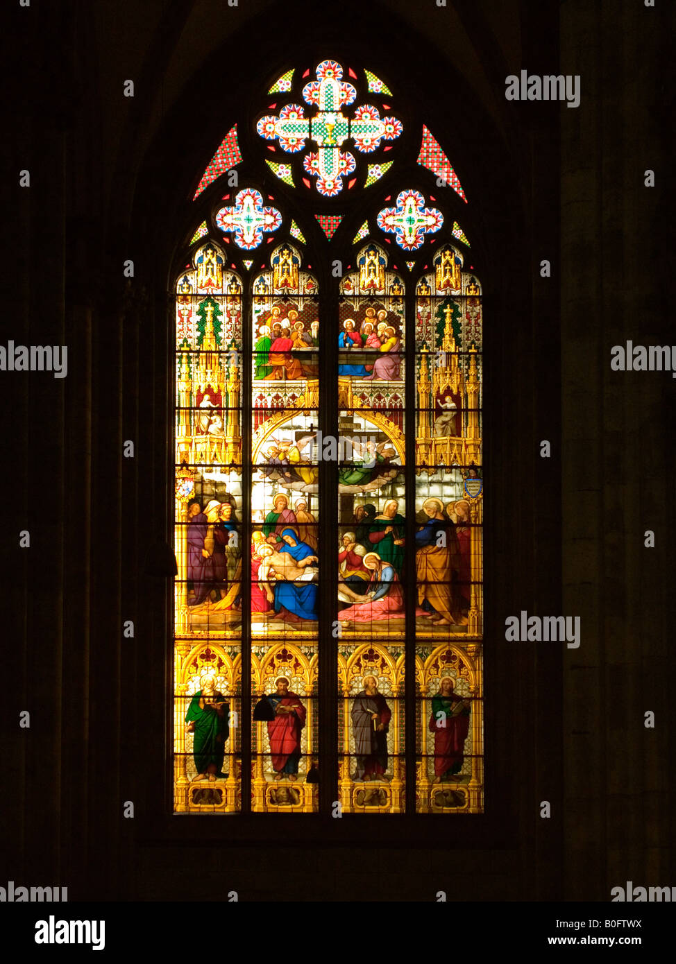 Gothic windows glassworks hi-res stock photography and images - Alamy