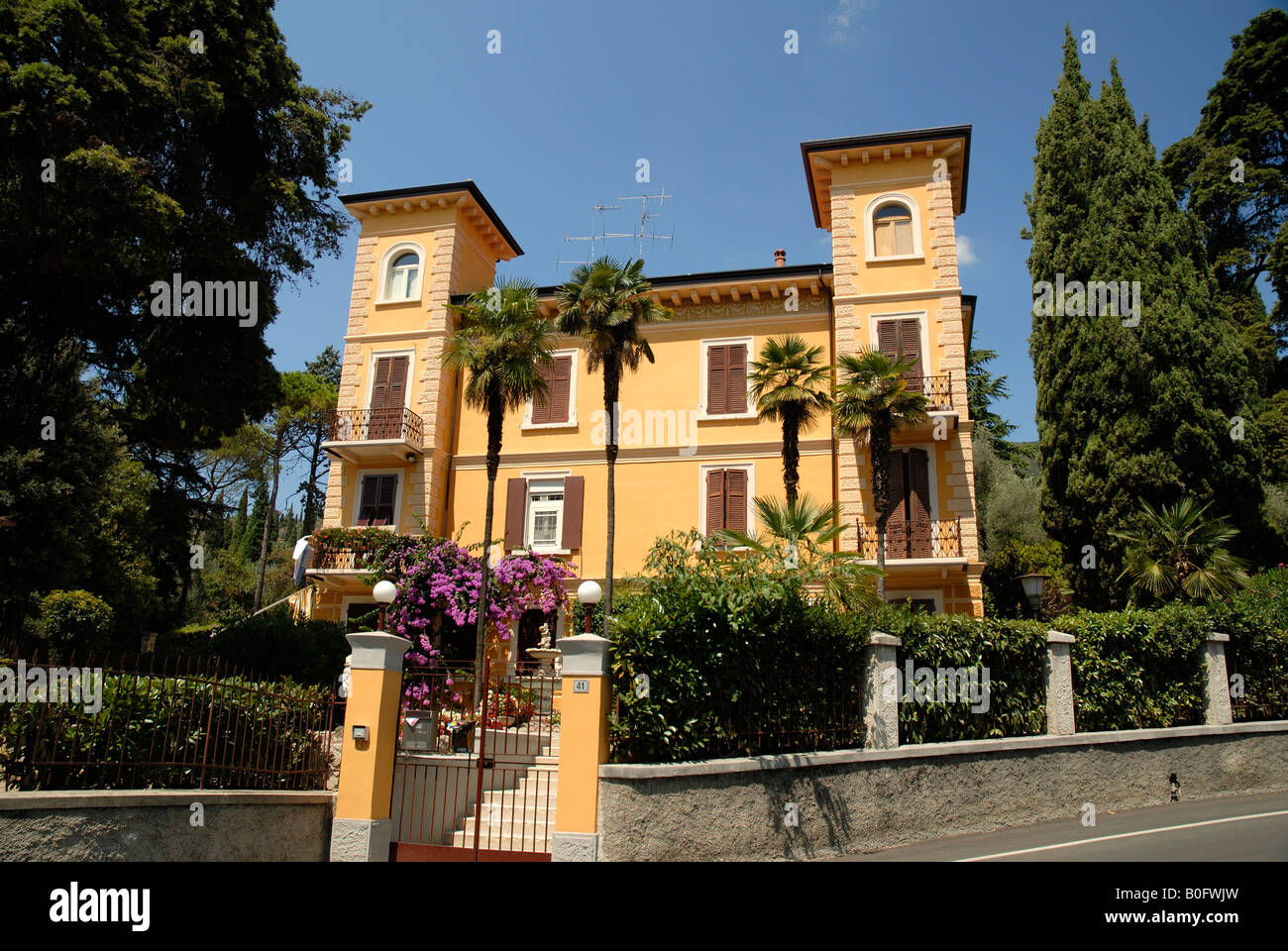 Stunning Villa at Gardone Riviera on Lake Garda Stock Photo - Alamy