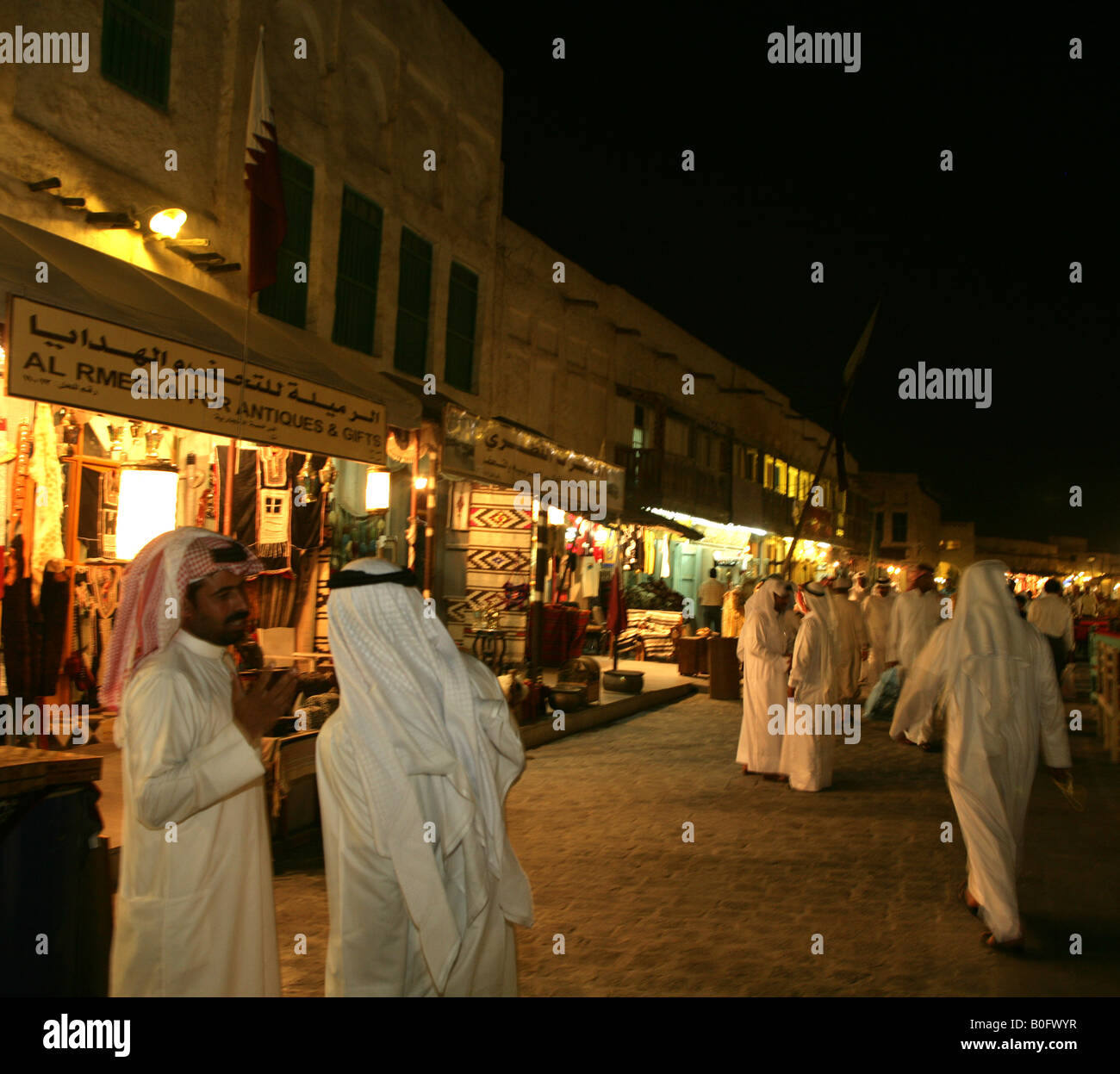 Qatari men in traditional dress hi-res stock photography and images - Alamy