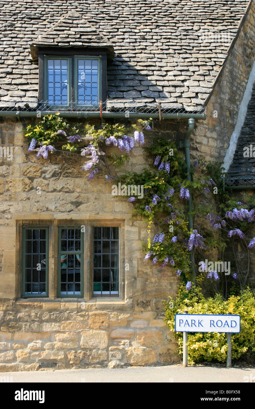 English village scene hi-res stock photography and images - Alamy