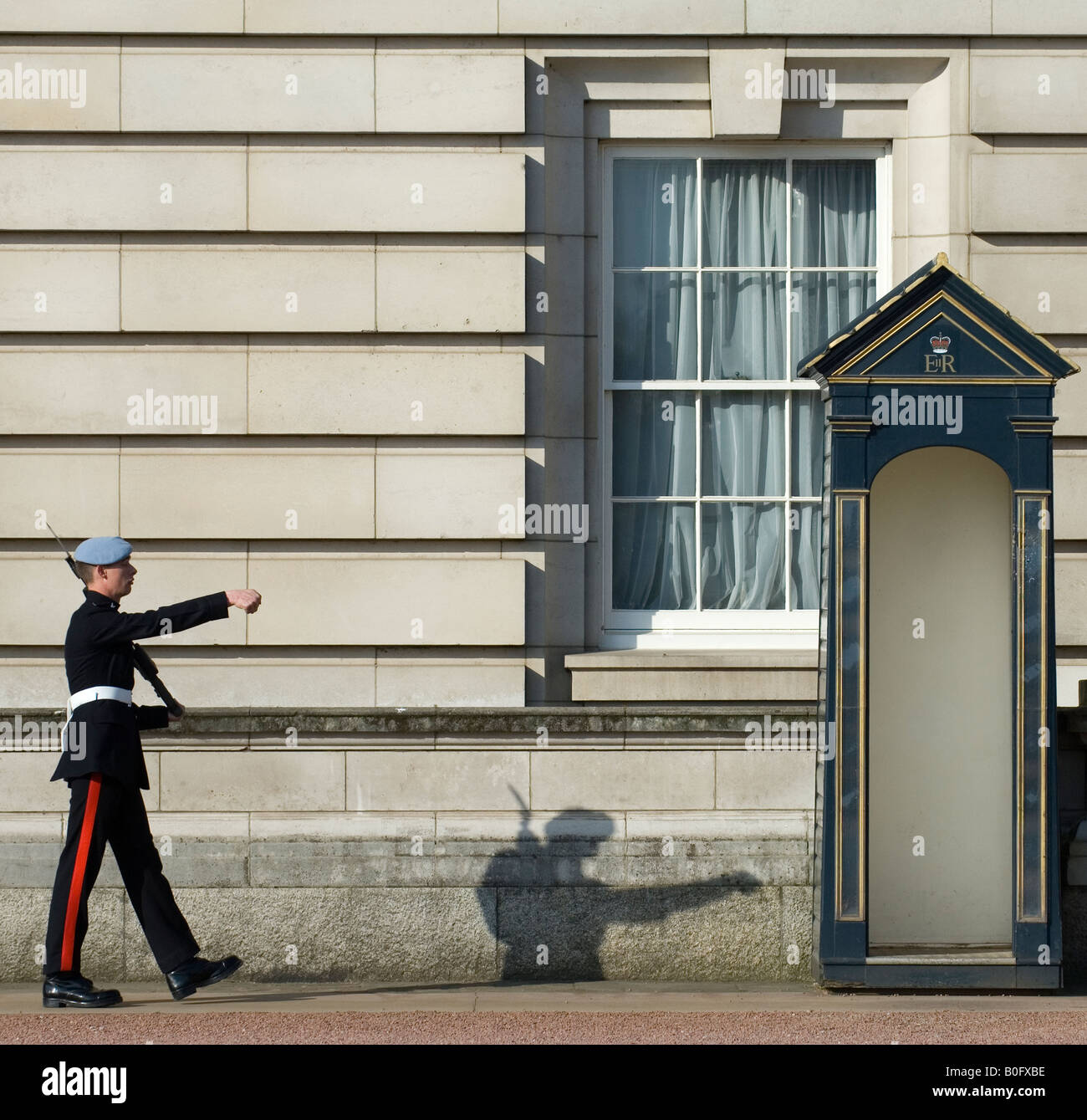 Guard on parade, Buckingham Palace, London, UK Stock Photo - Alamy