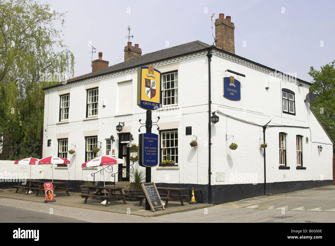 A traditional English village pub.The Cross Keys in the village of ...