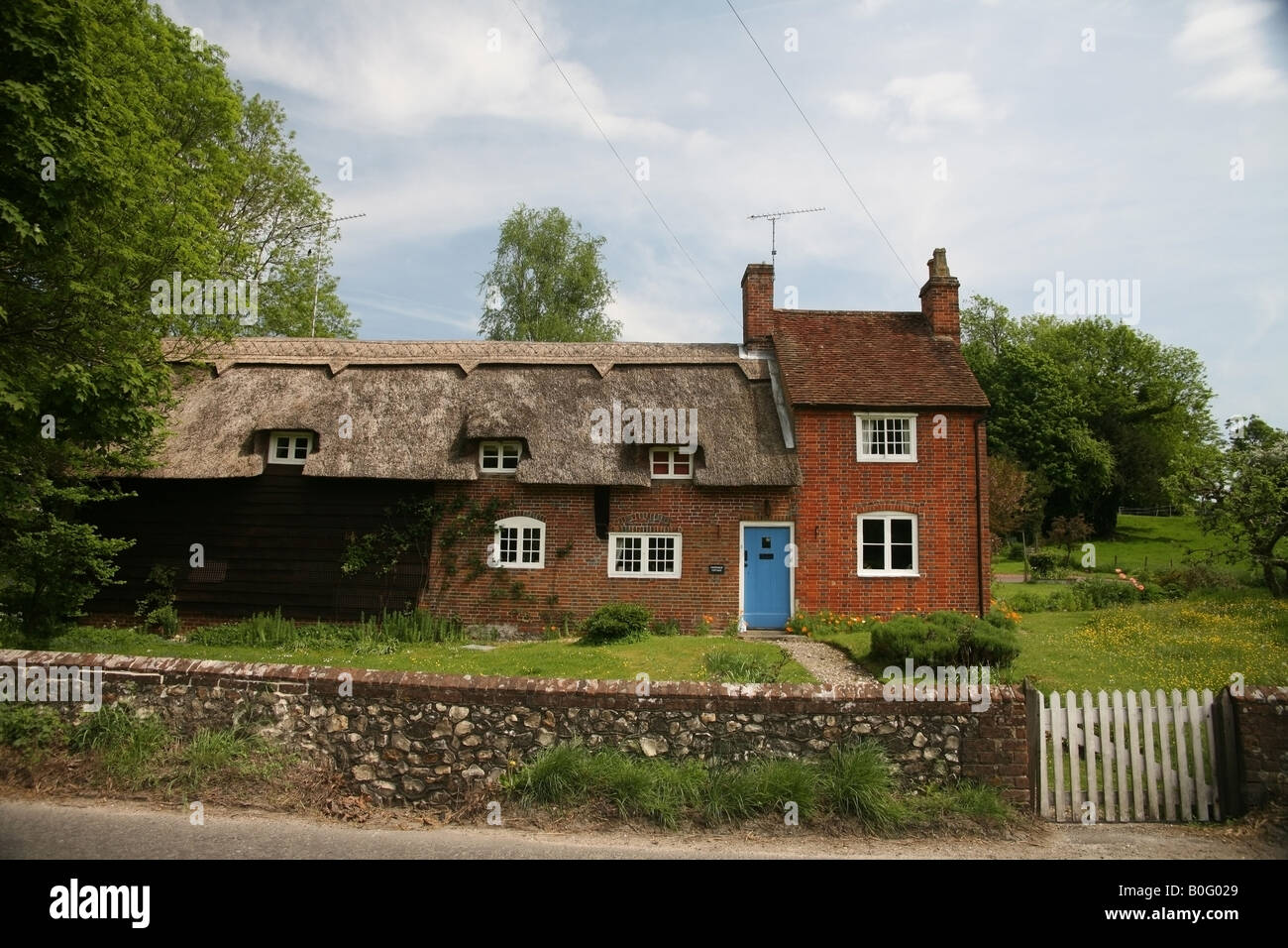 Country cottage in the rural hamlet of Hambledon Stock Photo - Alamy