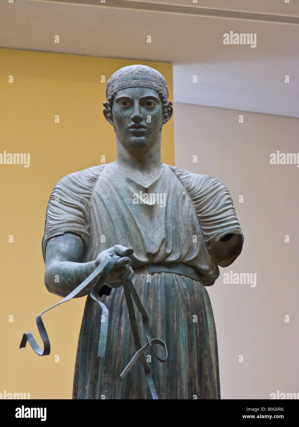 bronze charioteer, Delphi Museum, Greece Stock Photo - Alamy