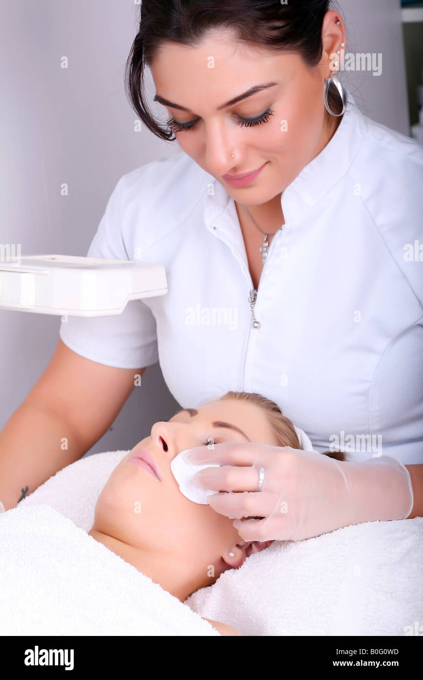 Skin treatment in a beauty salon Stock Photo - Alamy