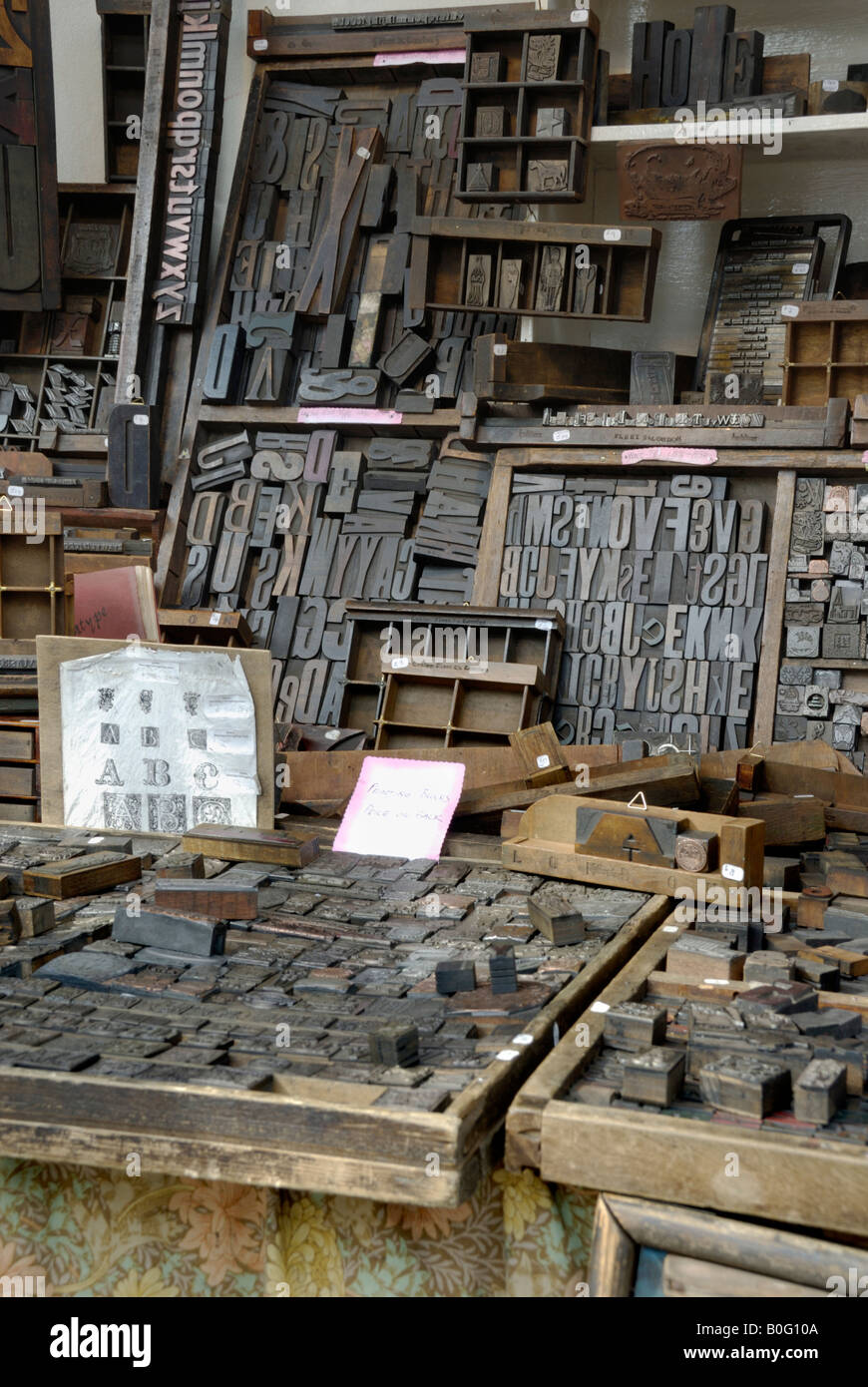 Rubber stamp store at the Portobello road market Stock Photo - Alamy