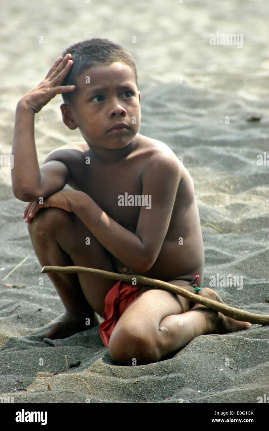Embera child hi-res stock photography and images - Alamy