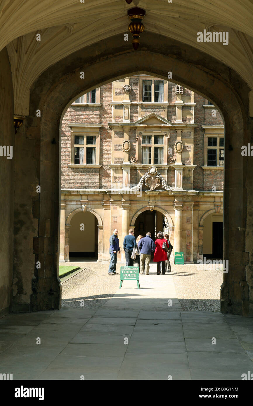 College arch hi-res stock photography and images - Alamy