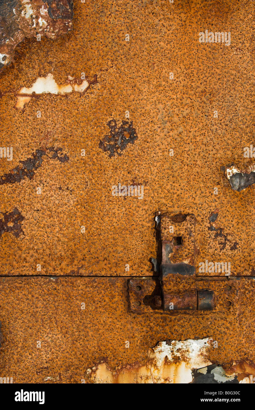 Rusty metal door hinge Stock Photo - Alamy