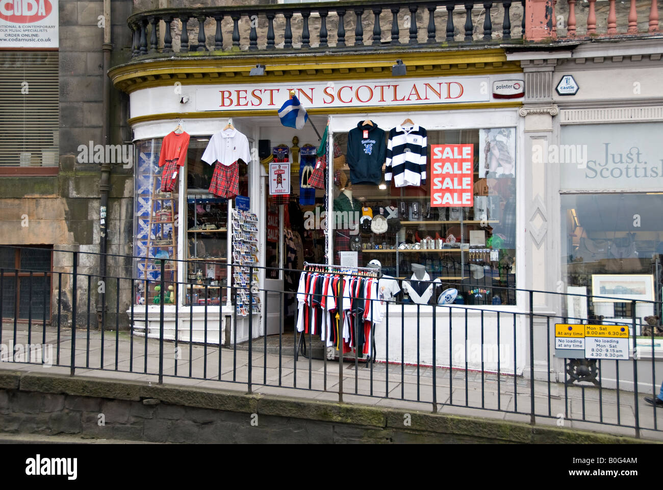 Traditional shopfront scotland hi-res stock photography and images - Alamy