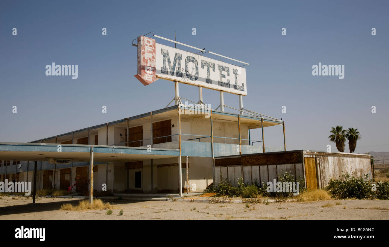 Abandoned motel hi-res stock photography and images - Alamy