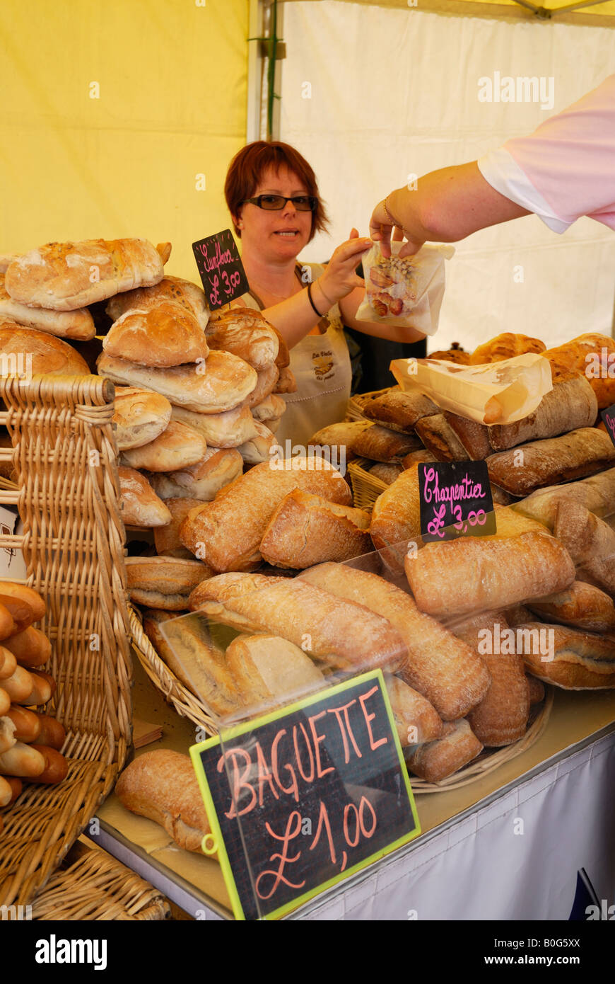 Shopping in foreign market hi-res stock photography and images - Alamy