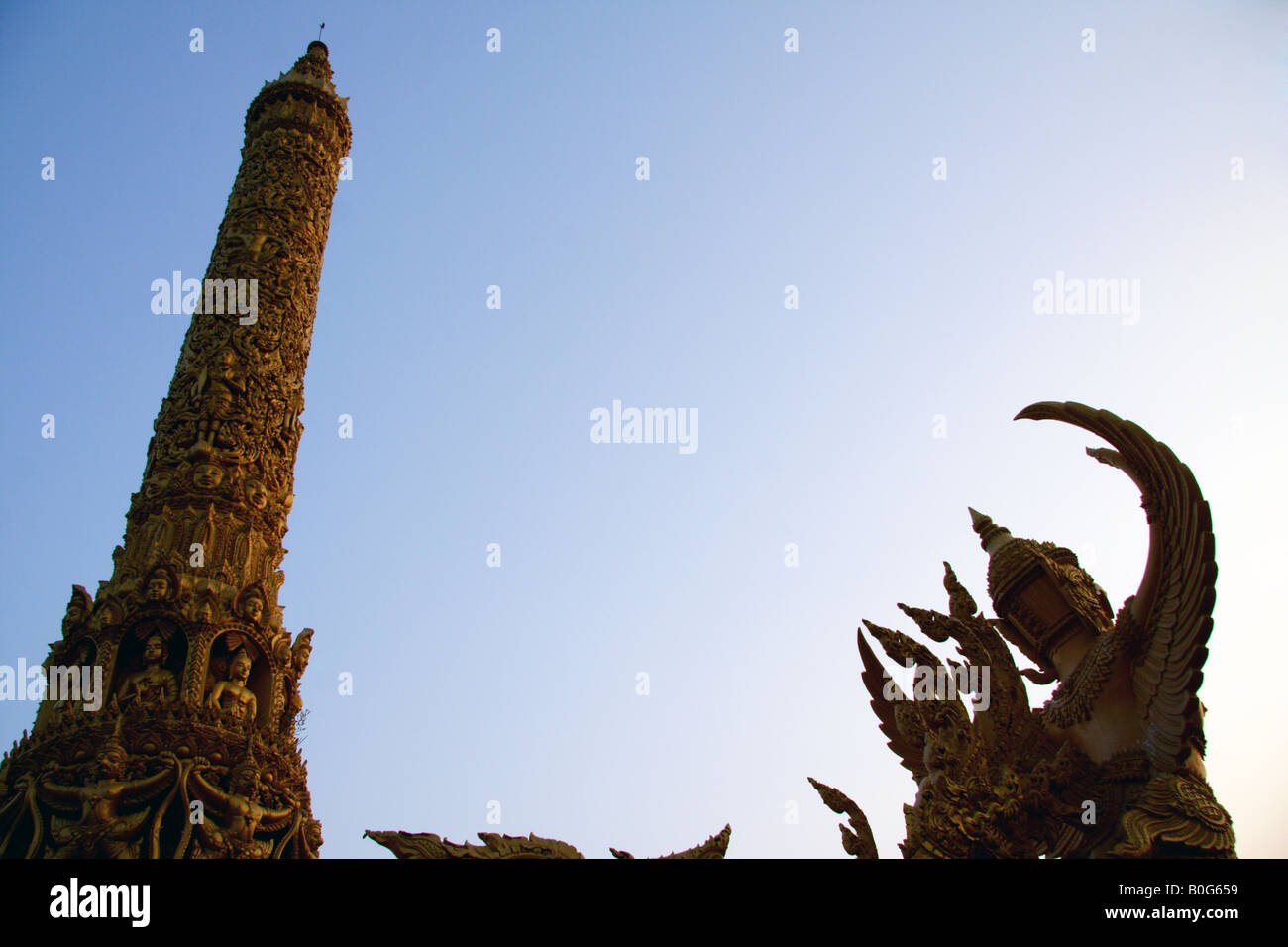 Garuda symbol thailand hi-res stock photography and images - Alamy