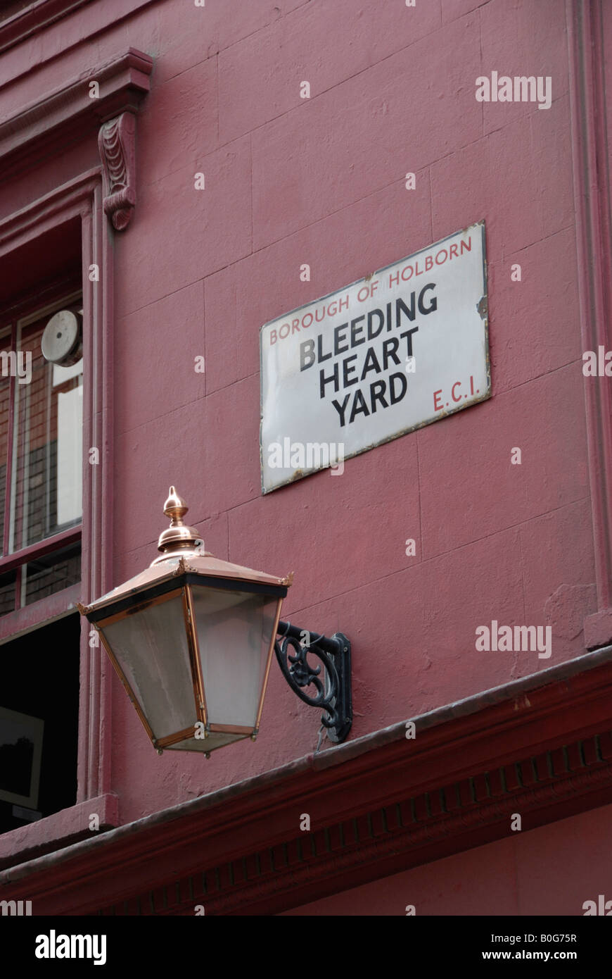 Bleeding heart yard hi-res stock photography and images - Alamy