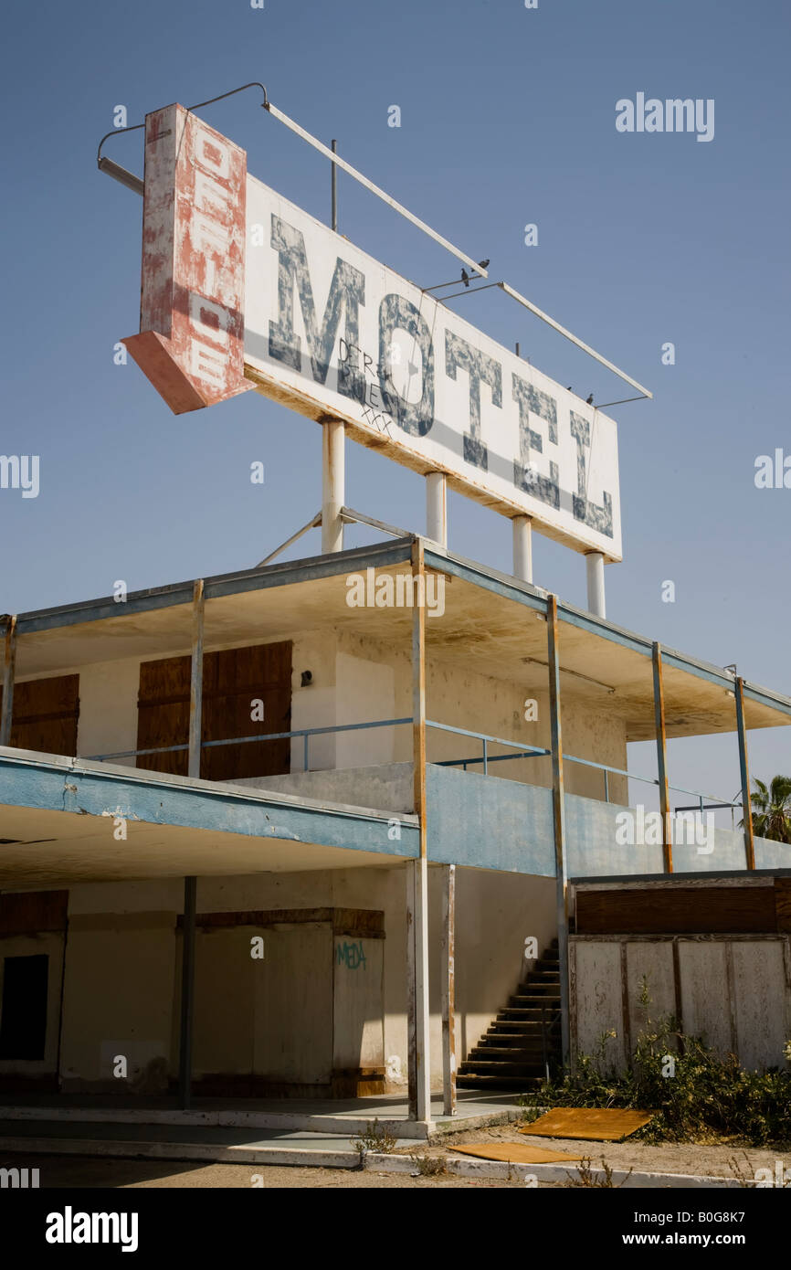 Empty abandoned motel hi-res stock photography and images - Alamy
