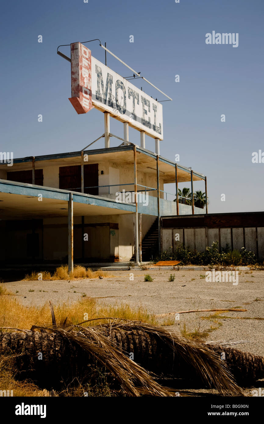 Abandoned motel hi-res stock photography and images - Alamy