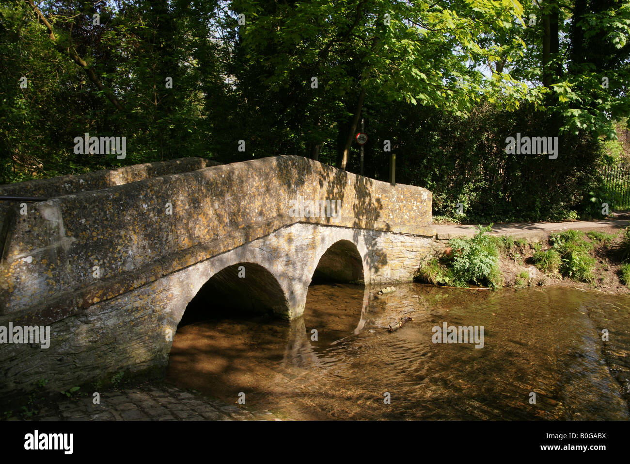 Bridge with ford hi-res stock photography and images - Alamy
