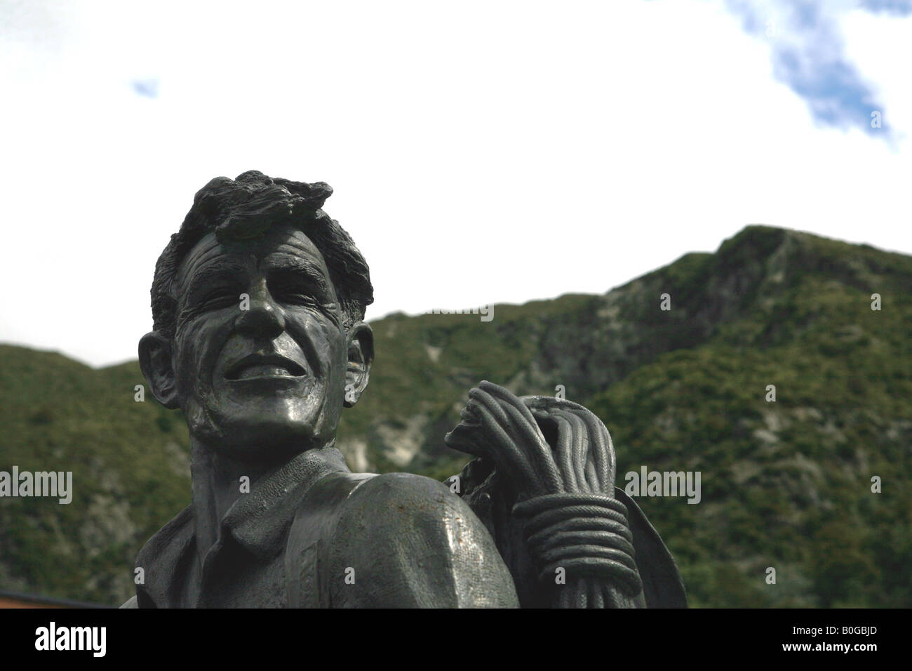 The head and shoulders of a statue of Sir Edmund Hillary Mount Cook ...