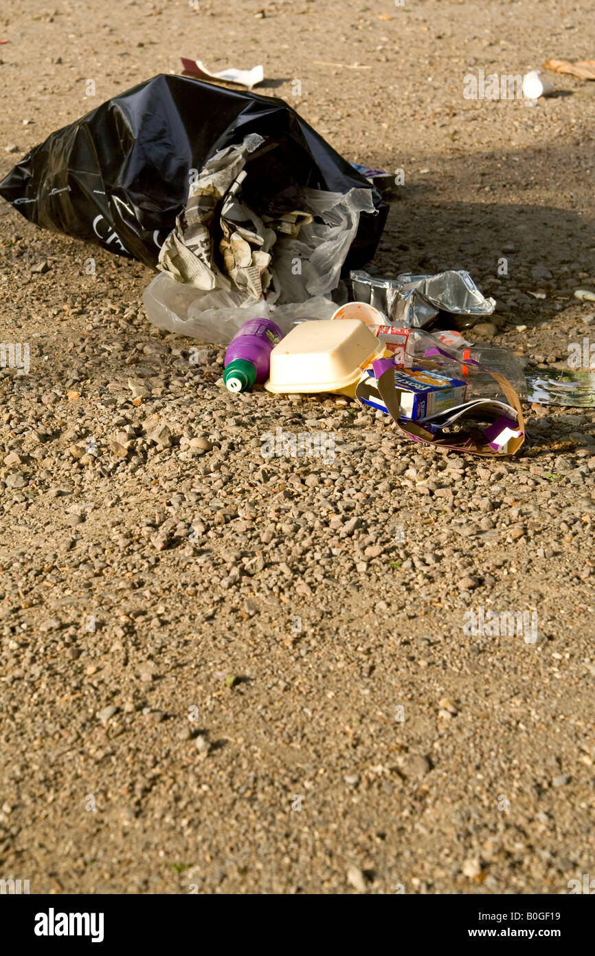 Litter fly tipping hi-res stock photography and images - Alamy