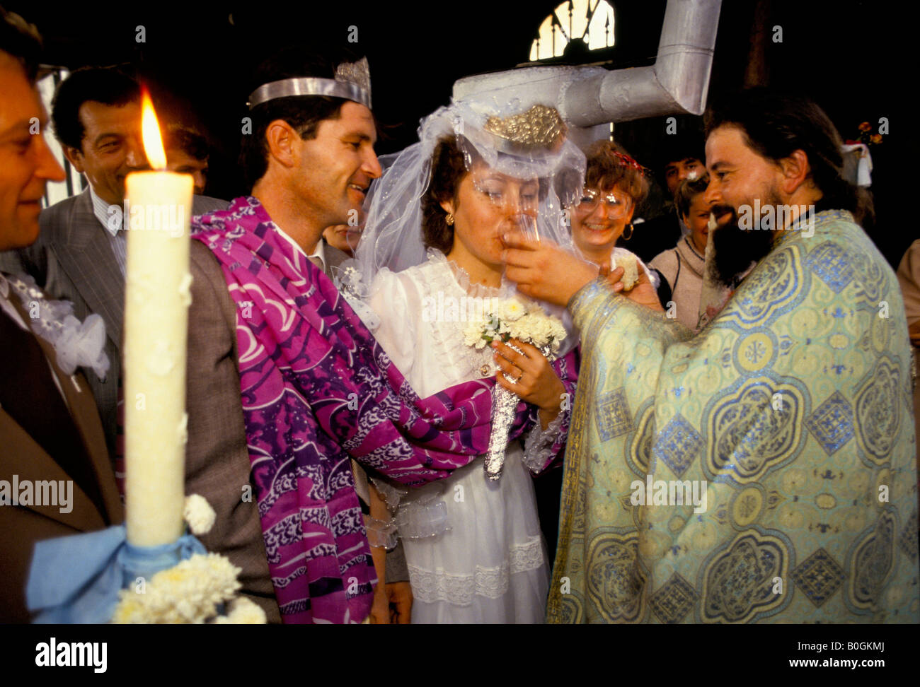 Romanian traditional wedding hi-res stock photography and images - Alamy