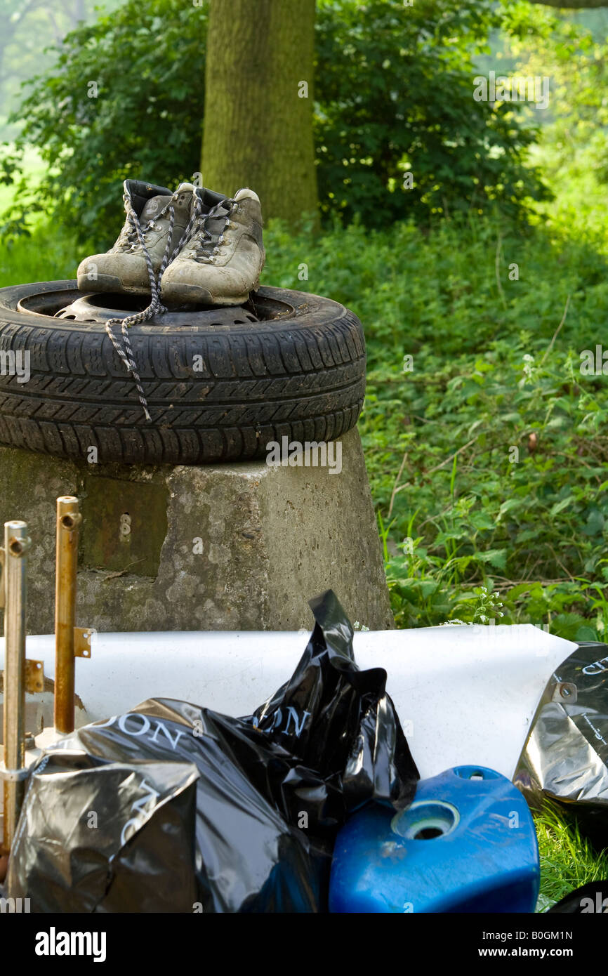 Fly tipping car hi-res stock photography and images - Alamy