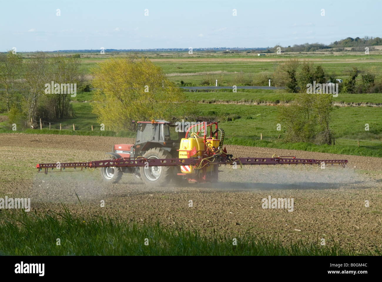 tractor spraying pesticide fertilizer tank sprayer crop agri chemical ...