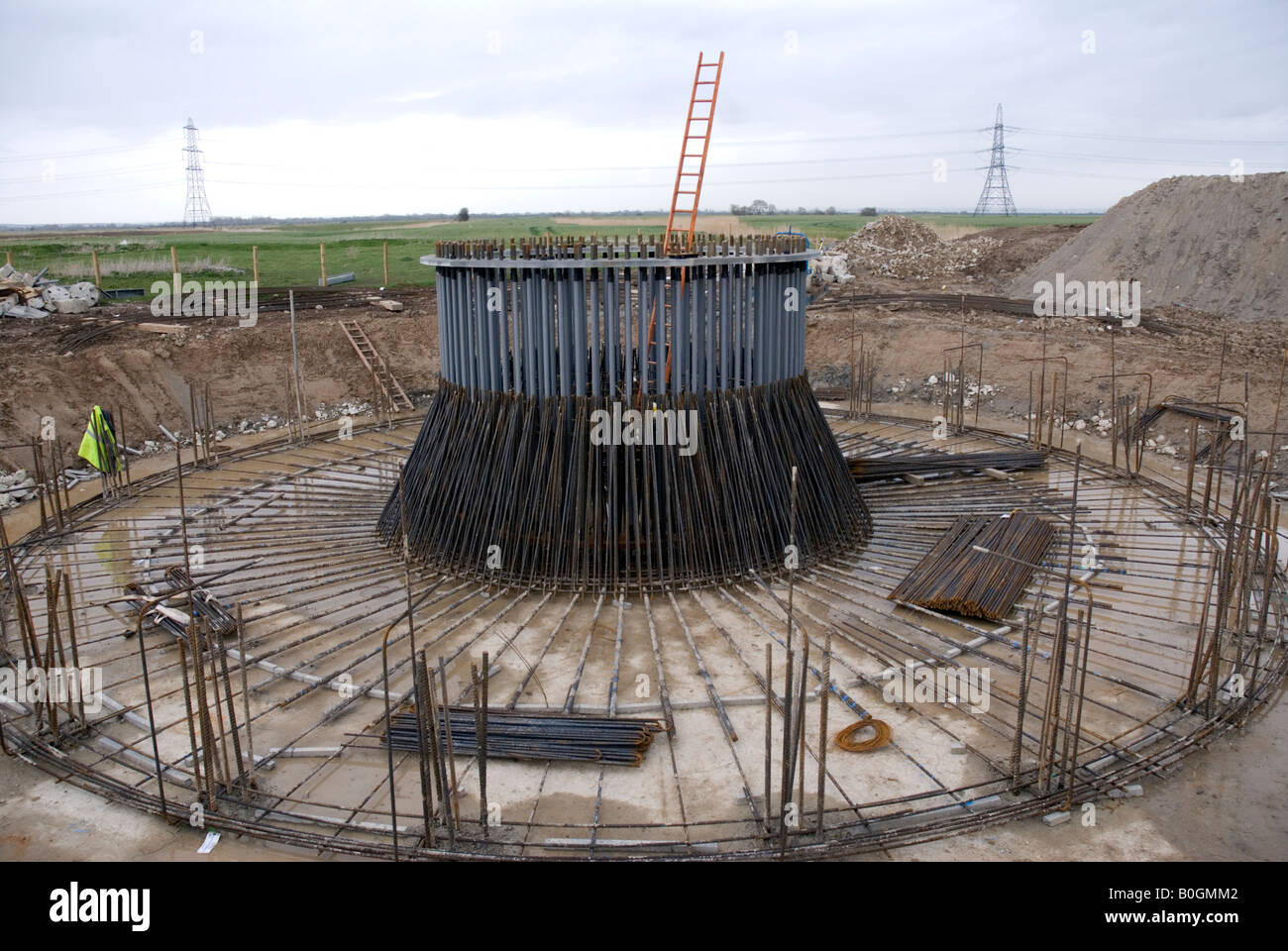 Constructing the base of Npower wind turbine Little Cheyne Court Romney ...