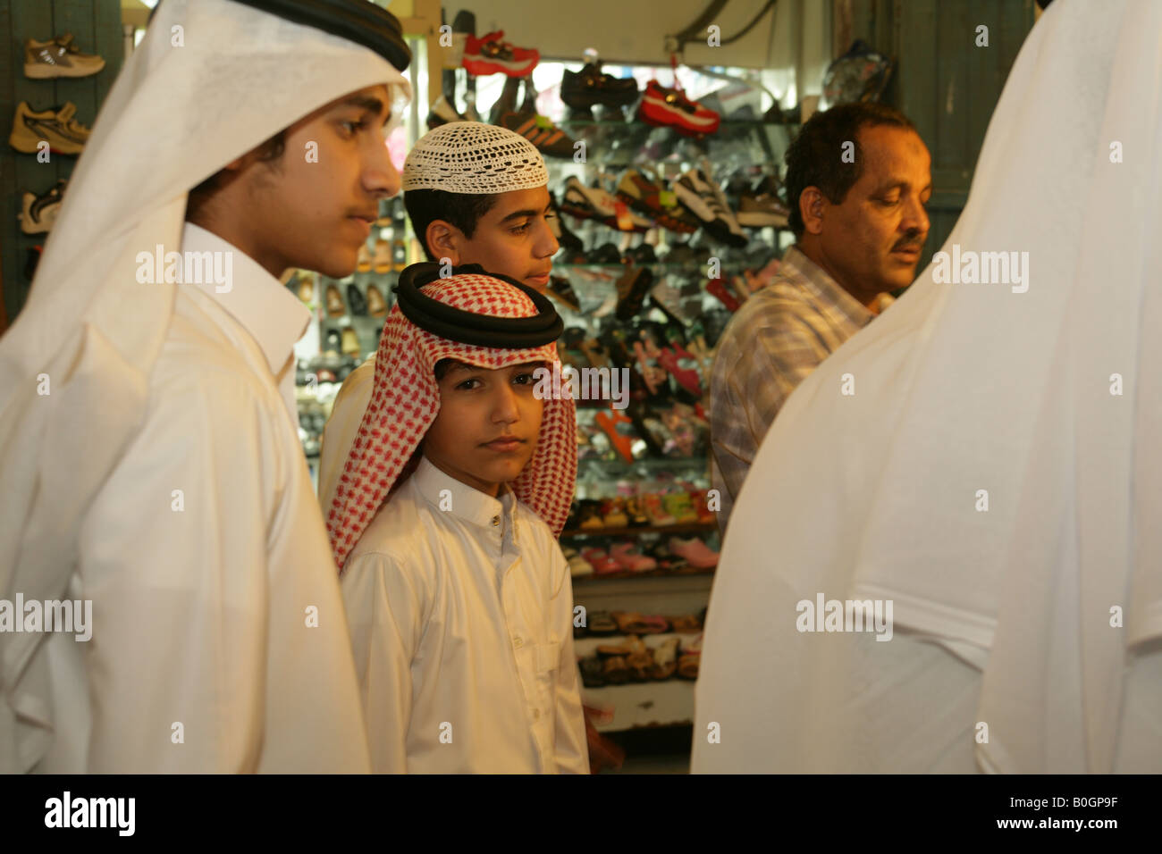 Qatari men in traditional dress hi-res stock photography and images - Alamy