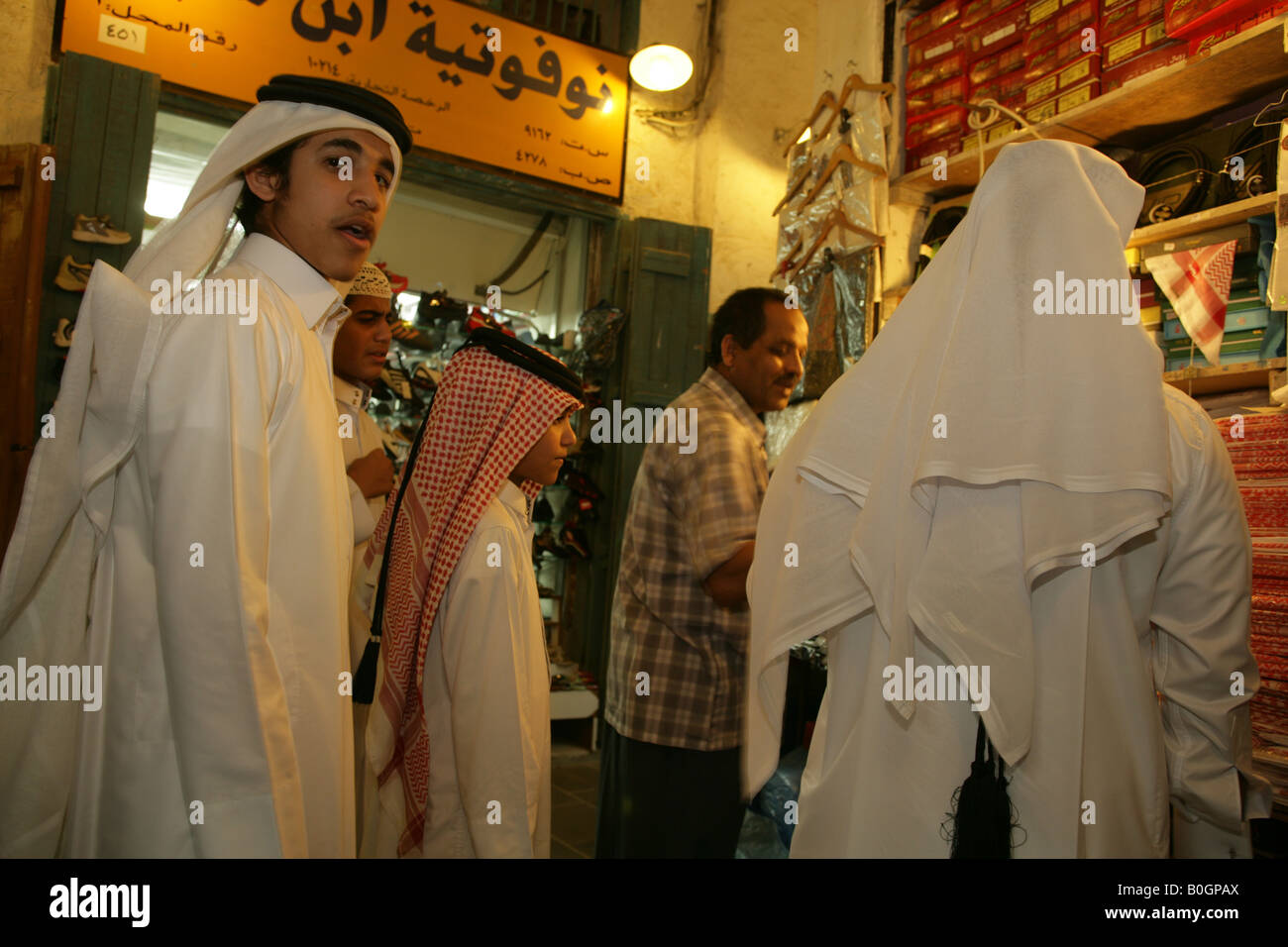 Qatari men in traditional dress hi-res stock photography and images - Alamy