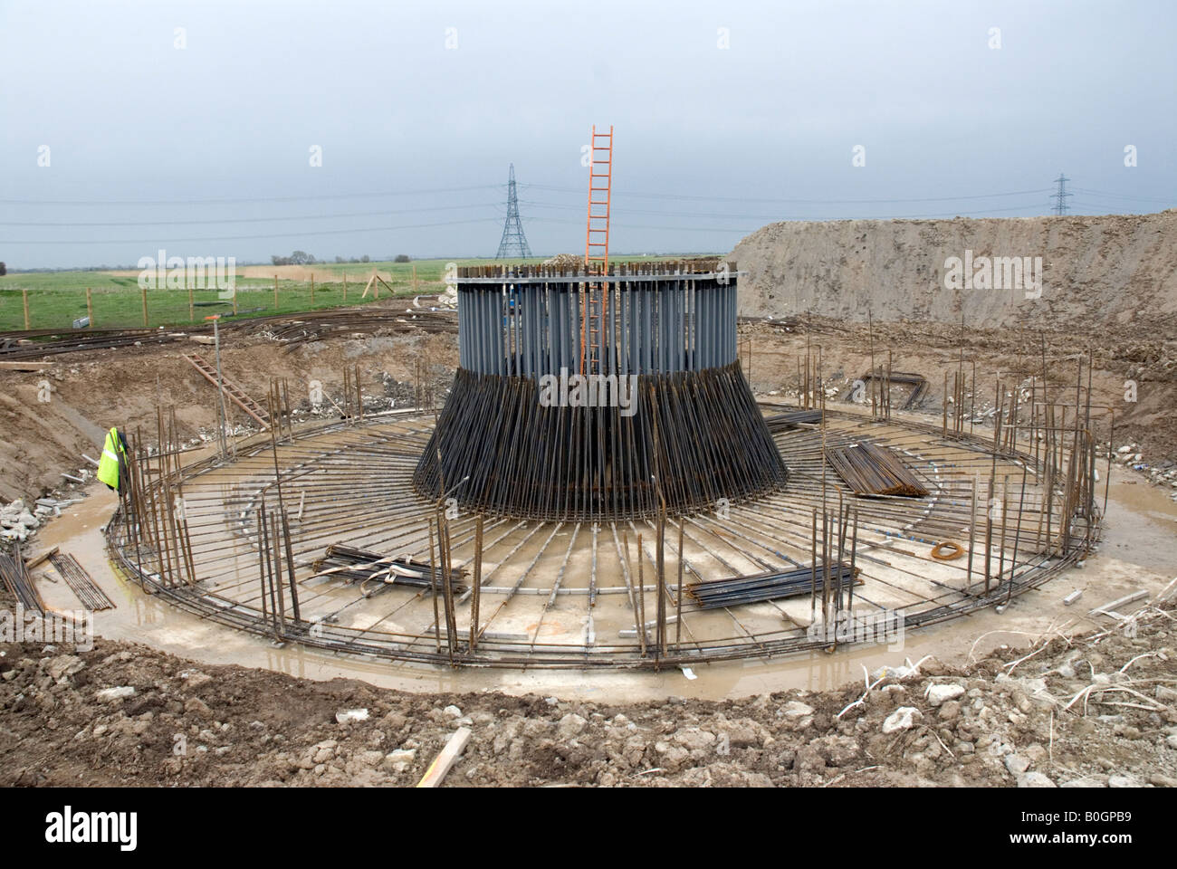 Constructing the base of Npower wind turbine Little Cheyne Court Romney ...