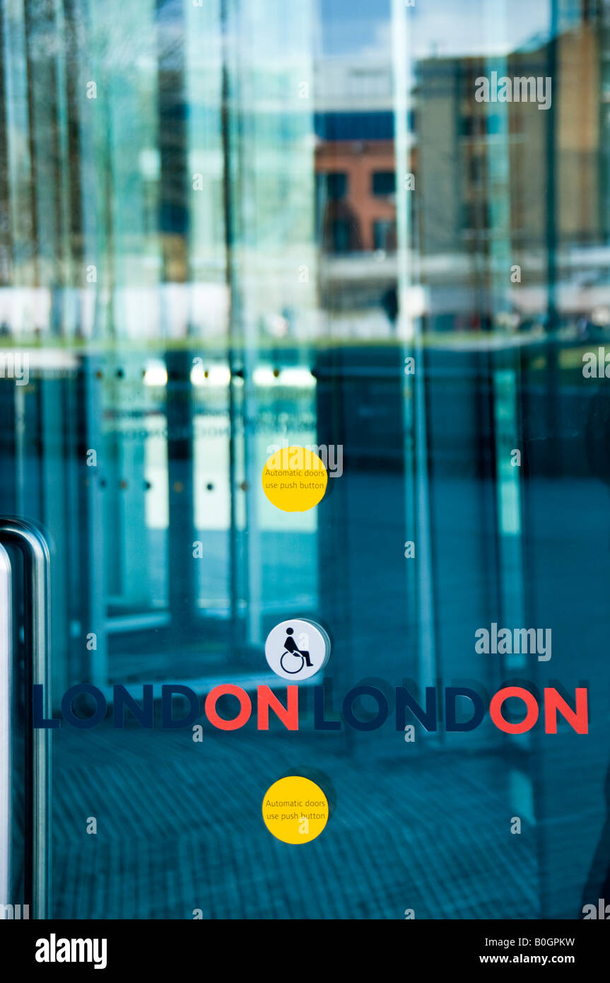 All glass door hi-res stock photography and images - Alamy