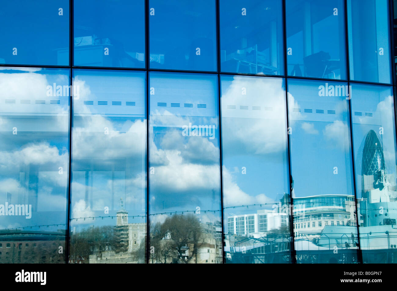 Glass building windows hi-res stock photography and images - Alamy