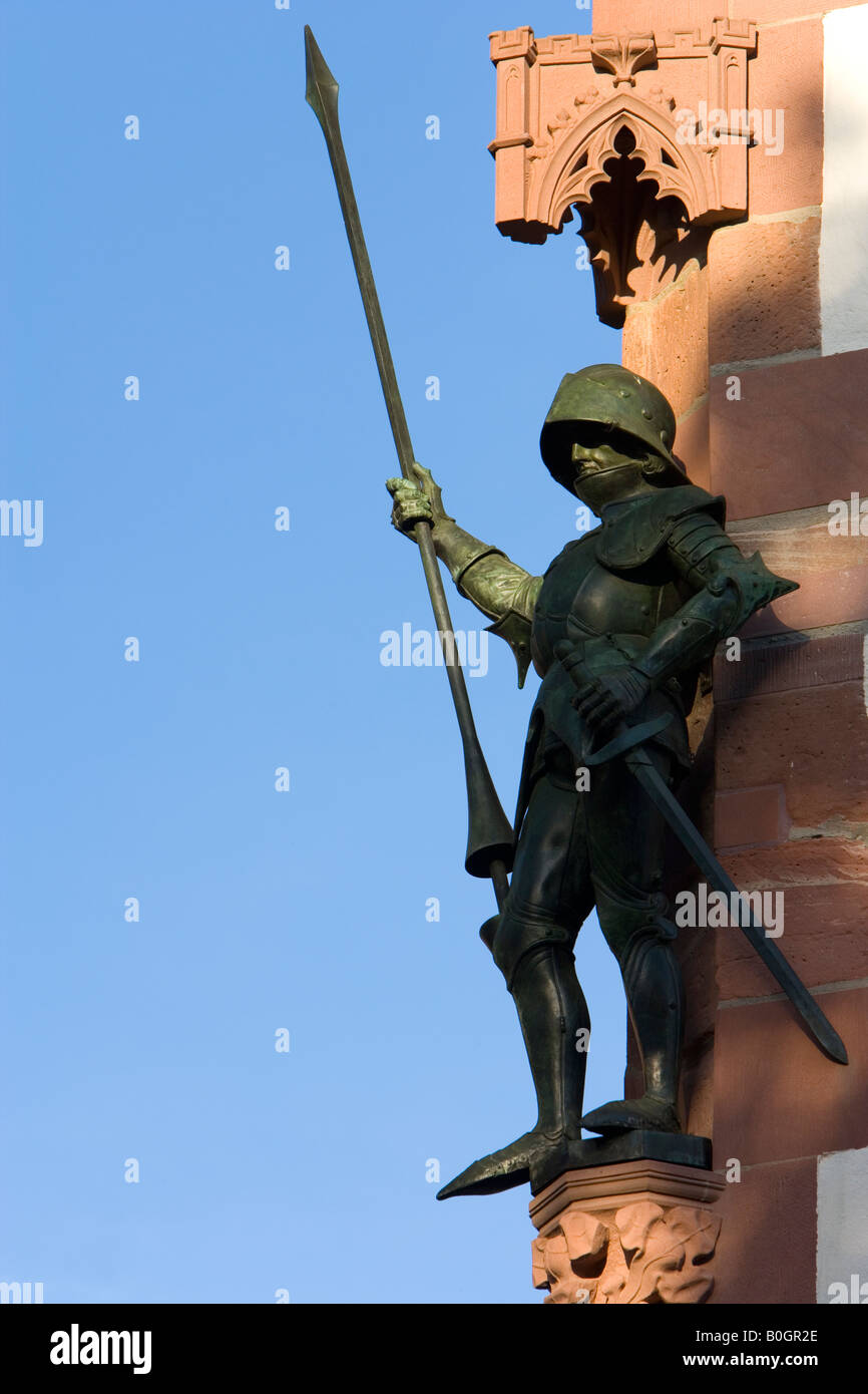 Soldier knight statue in armour hi-res stock photography and images - Alamy
