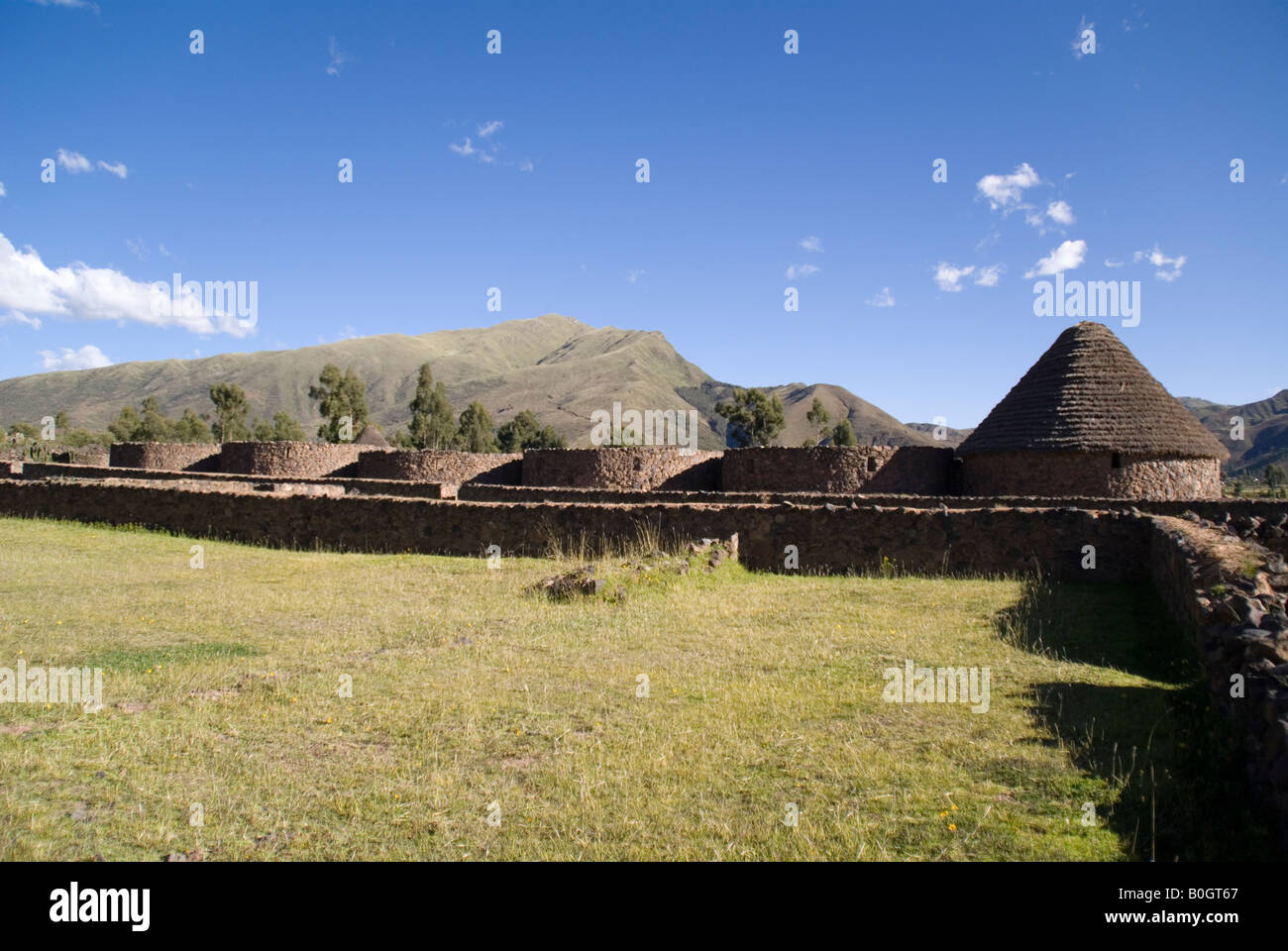 Raqchi, inca ruins, peru Stock Photo - Alamy
