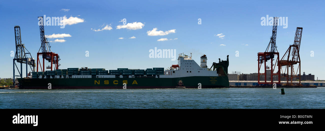 container ship, docked Stock Photo - Alamy