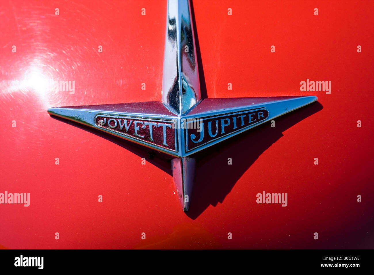 Jowett Jupiter Logo emblem on classic car Stock Photo - Alamy