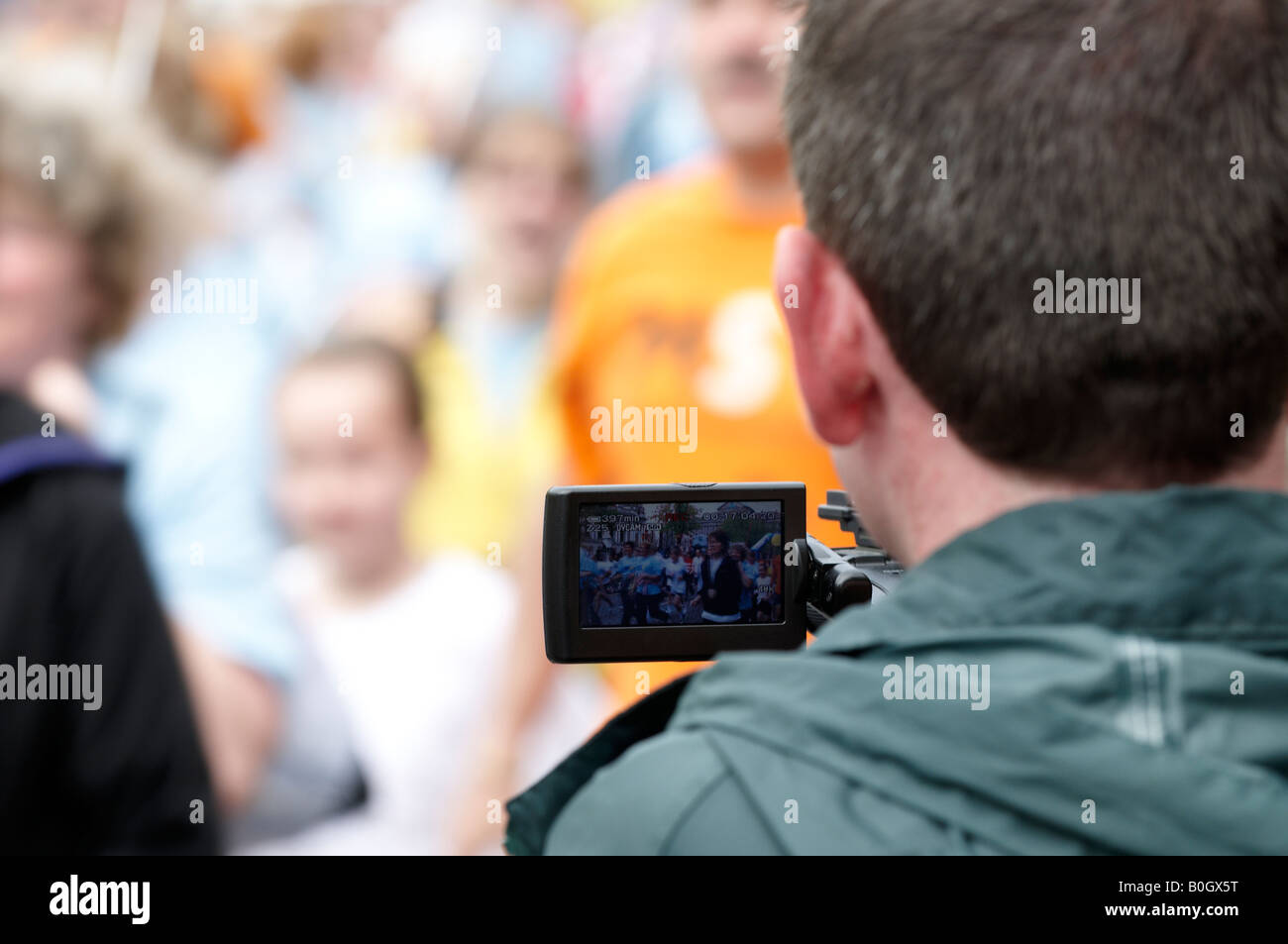 Cameraman crowd hi-res stock photography and images - Alamy