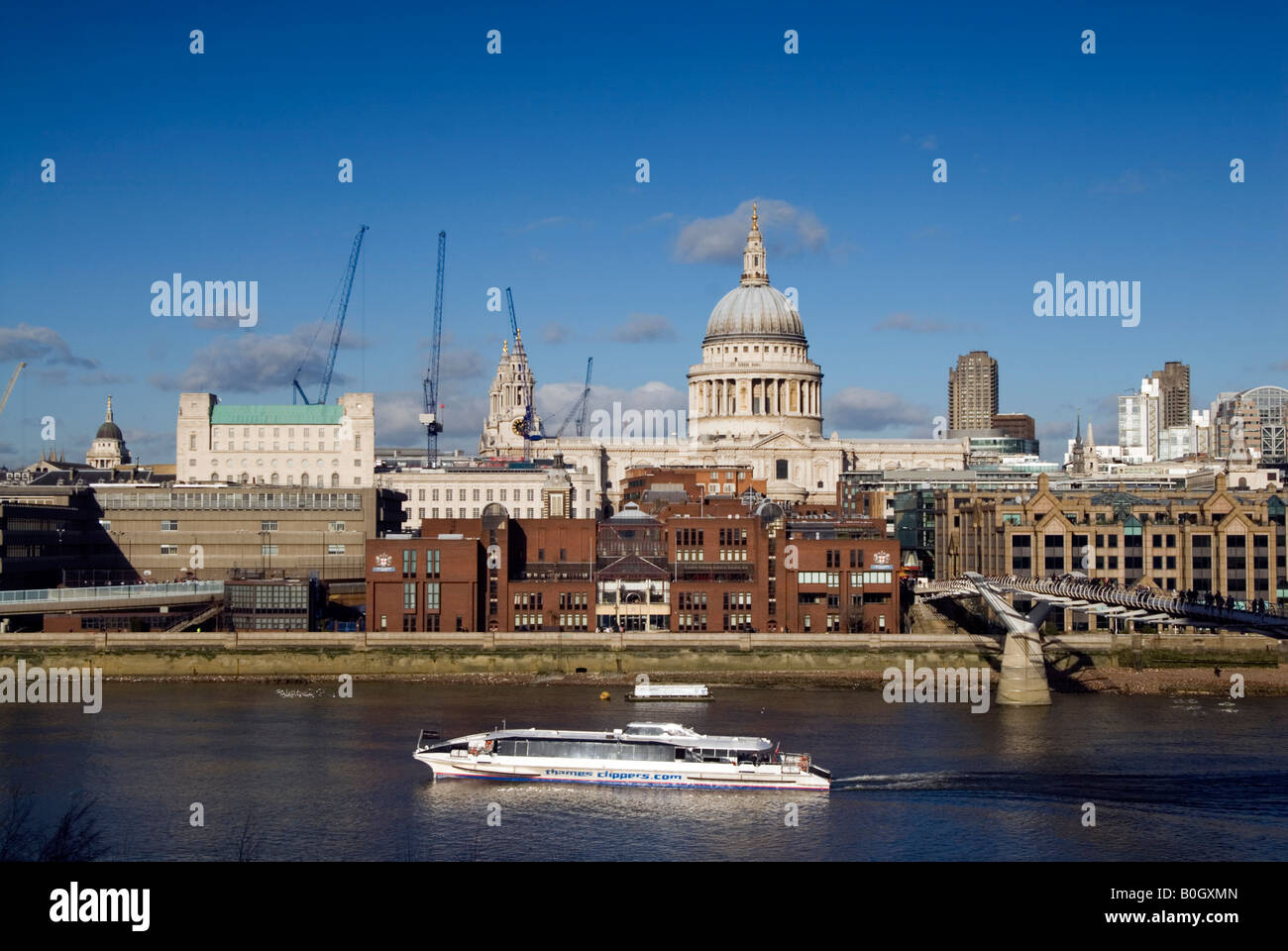 Riverfront central london hi-res stock photography and images - Alamy