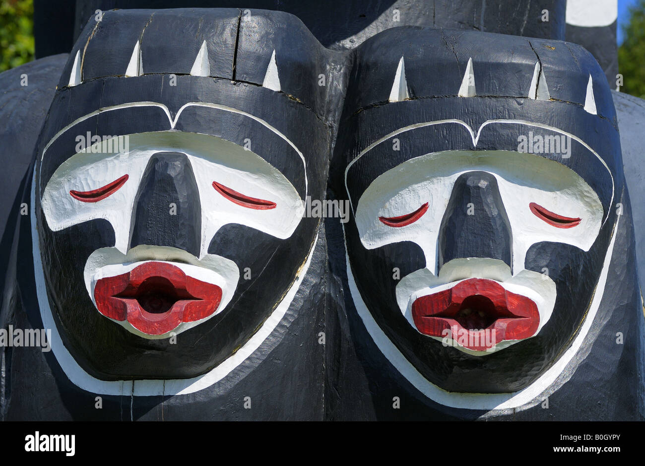 Totem pole native american bear hi-res stock photography and images - Alamy