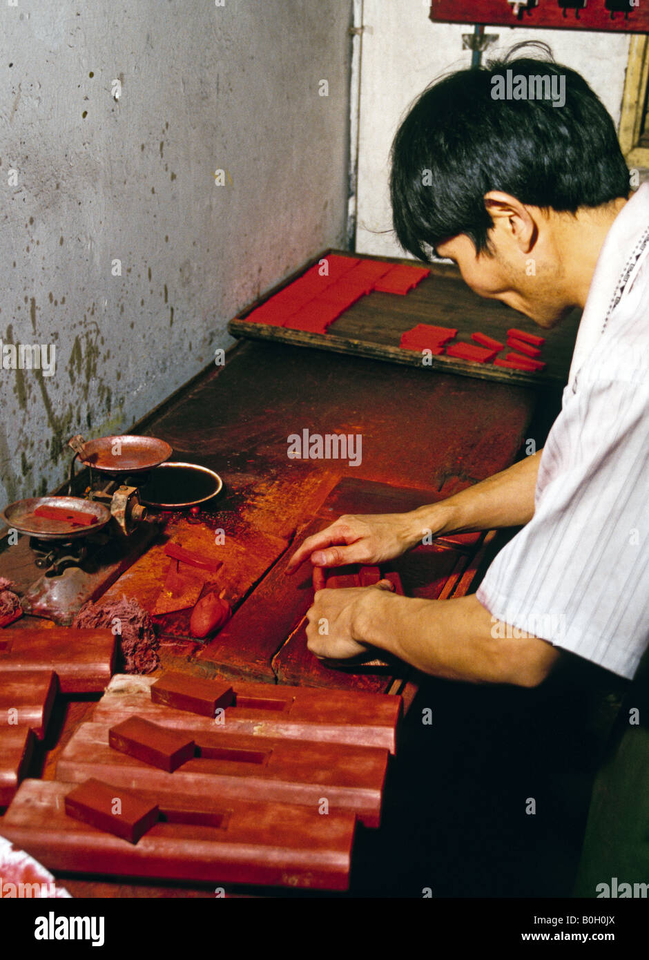 Craftsman molding red ink sticks in traditional method in Tunxi Ink ...