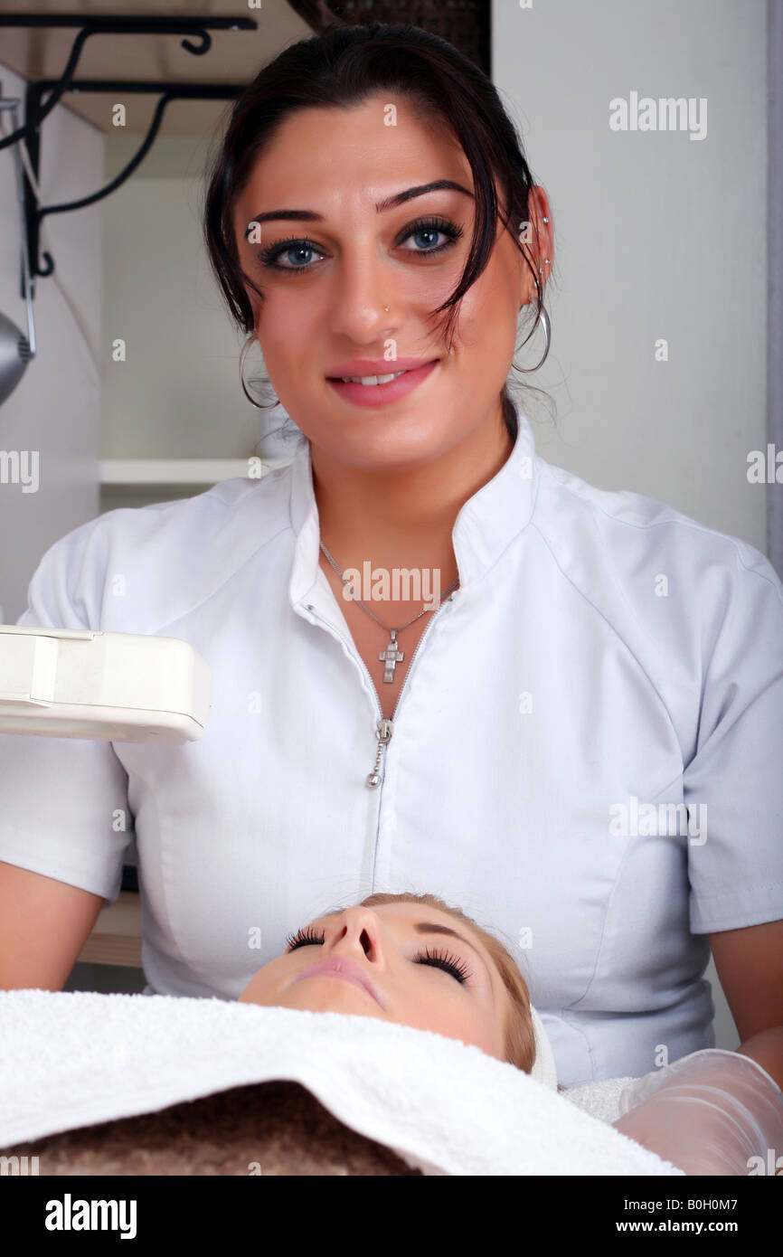 Skin treatment in a beauty salon Stock Photo - Alamy