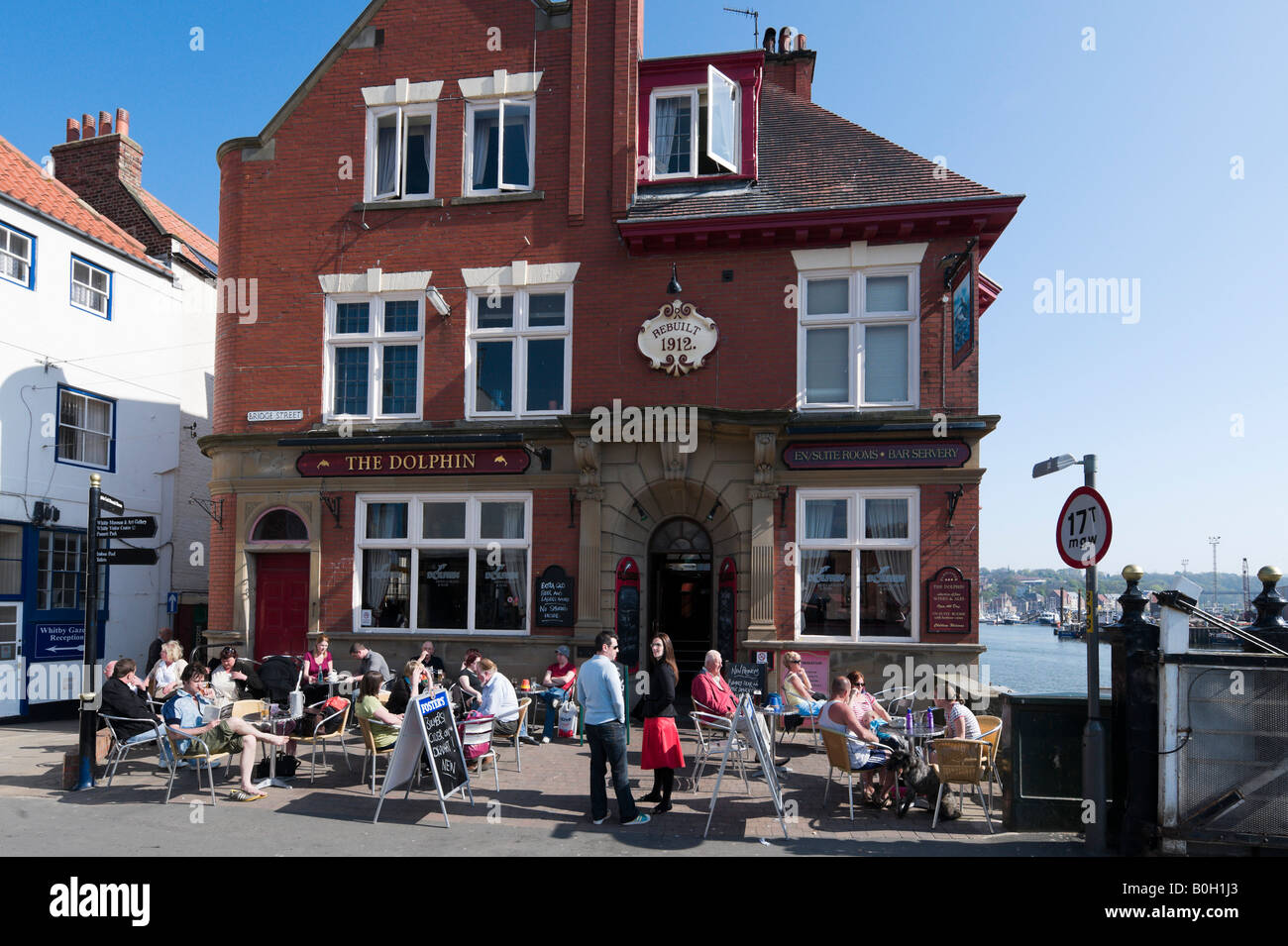 Streets of whitby hi-res stock photography and images - Alamy