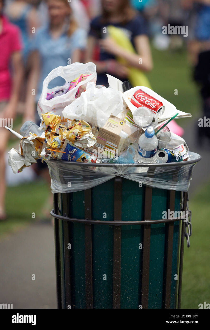 Overflowing Rubbish bin Stock Photo - Alamy