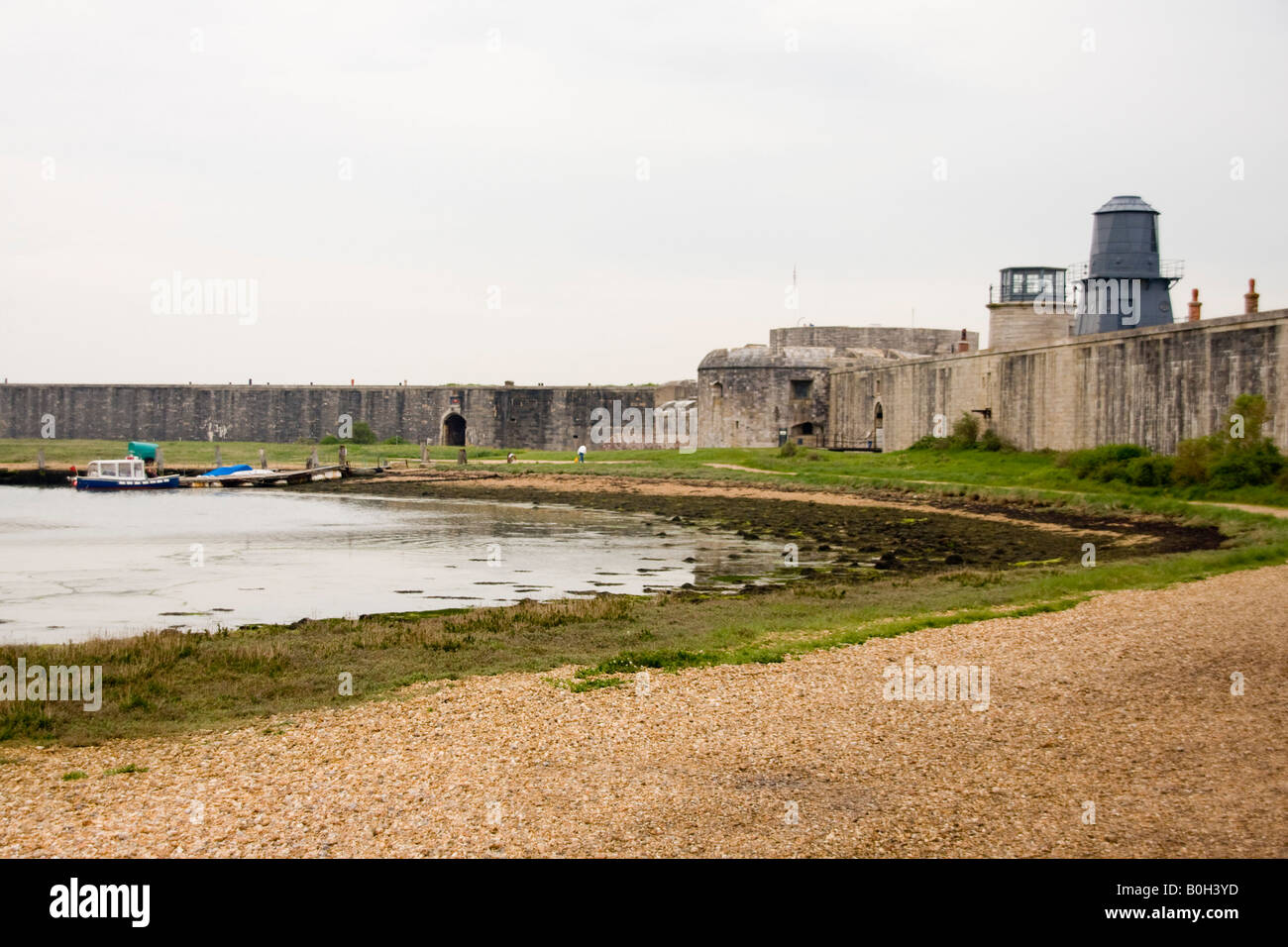 Views to the Solent and Hurst Castle, Hampshire from Shingle Bank walk ...